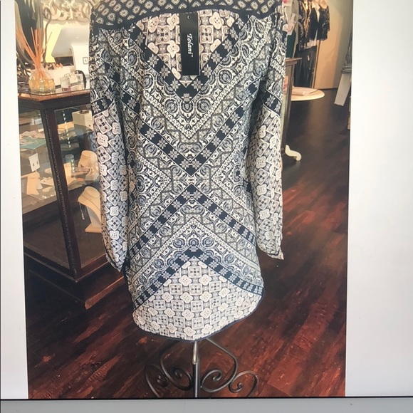 Tolani | Tops | Tolani Tunic In Ebony | Poshmark